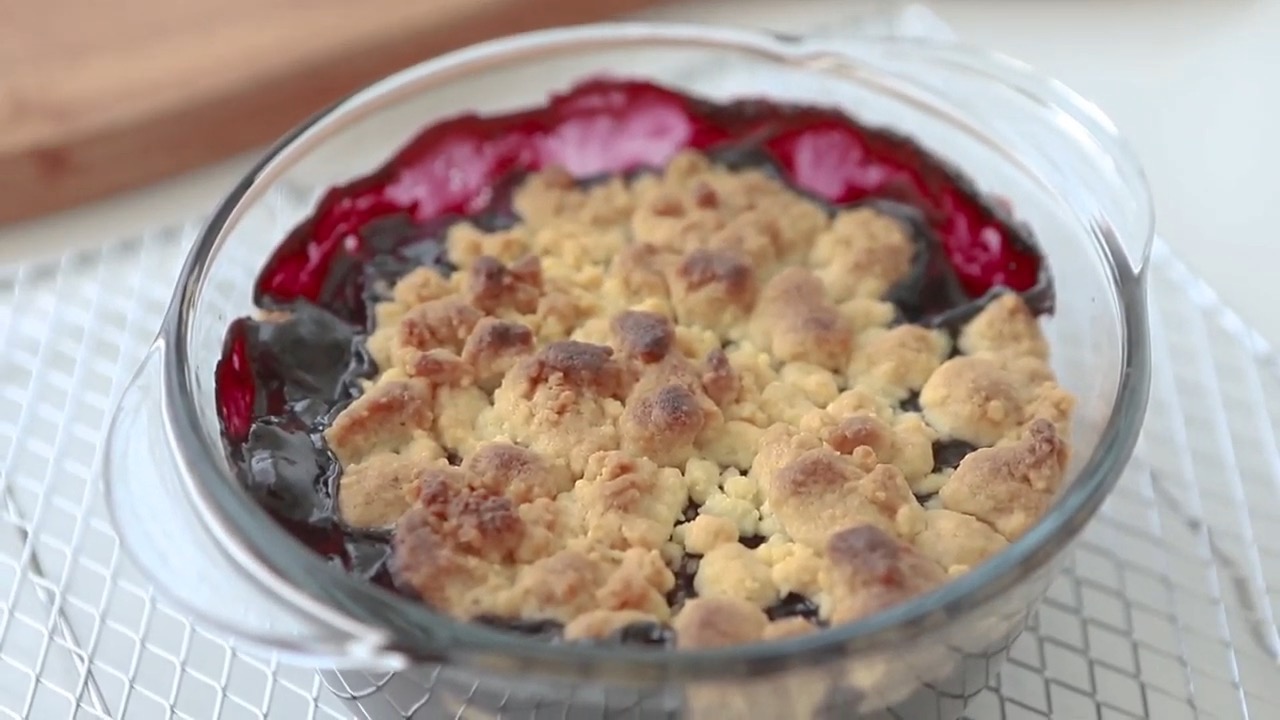 Mulberry Crumble Pie, Easy Crumble Recipe - Bon apetit